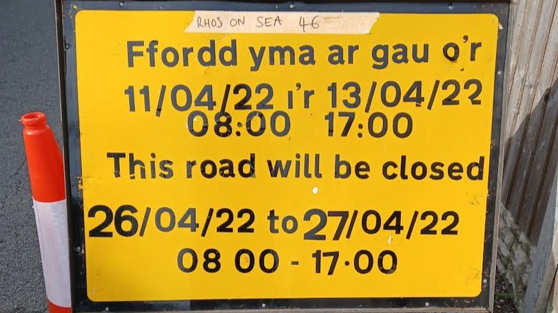 Motorists baffled after confusing roadworks sign gives different ...