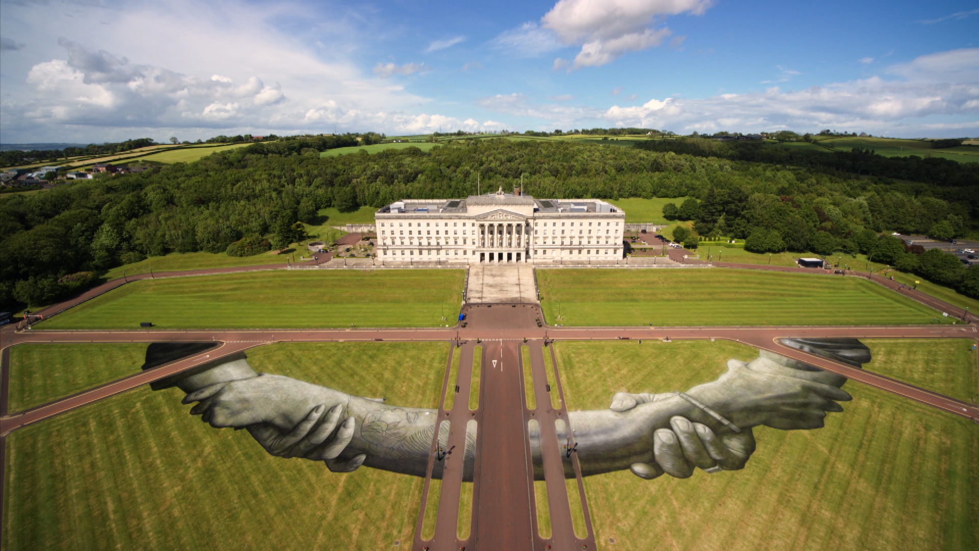 Giant artwork on Stormont lawn symbolises unity | UTV | ITV News