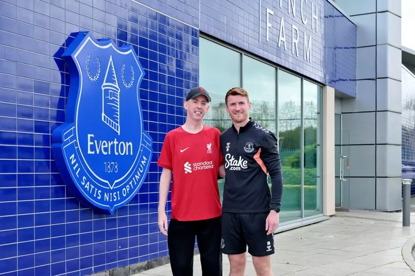 Everton coach puts rivalry aside to take on marathon challenge for ...