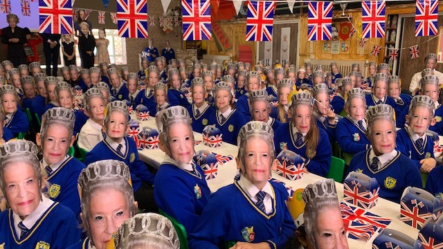 Hundreds of Queens turn up at Howard Junior School in Norfolk to ...