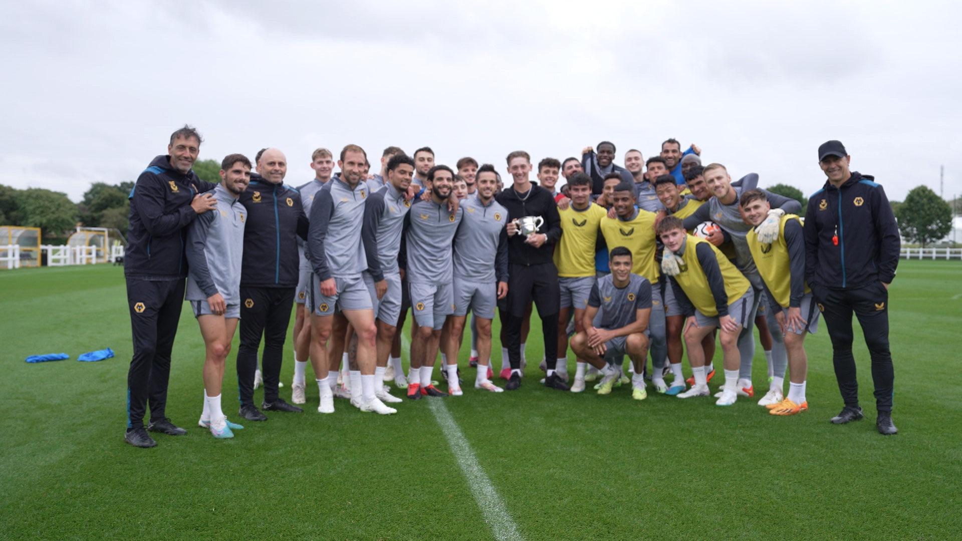 New Wimbledon boys champion Henry Searle takes trophy to meet football ...
