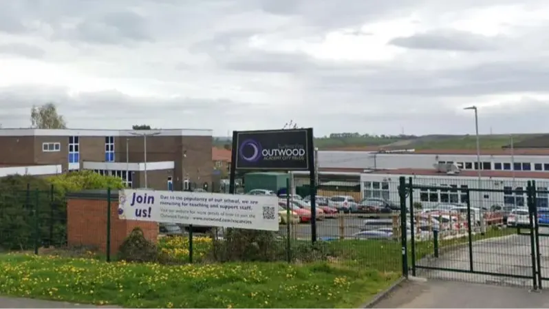 Wakefield teacher who asked pupil for sex permanently struck off | ITV ...