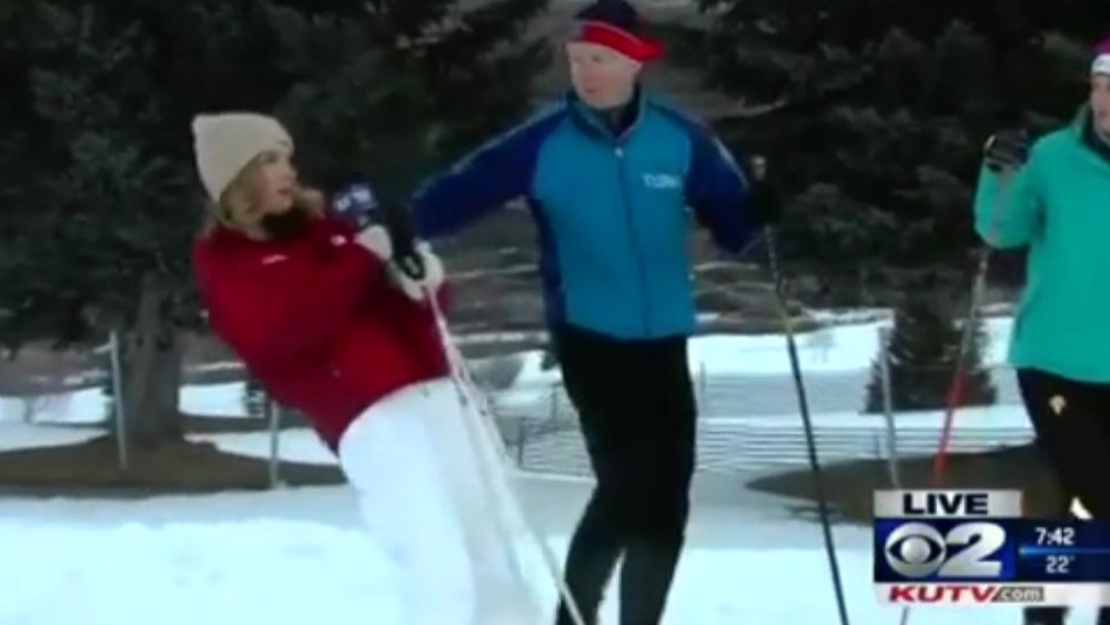 American TV reporter faints during live interview, then keeps going ...