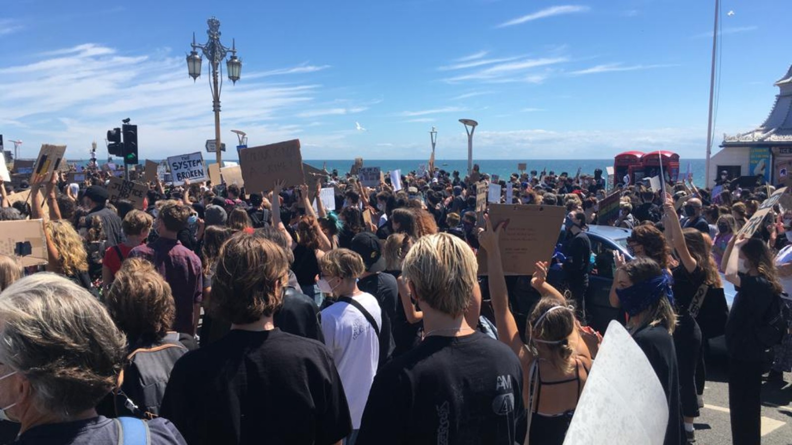 Thousands protest in Brighton for Black Lives Matter | ITV News Meridian