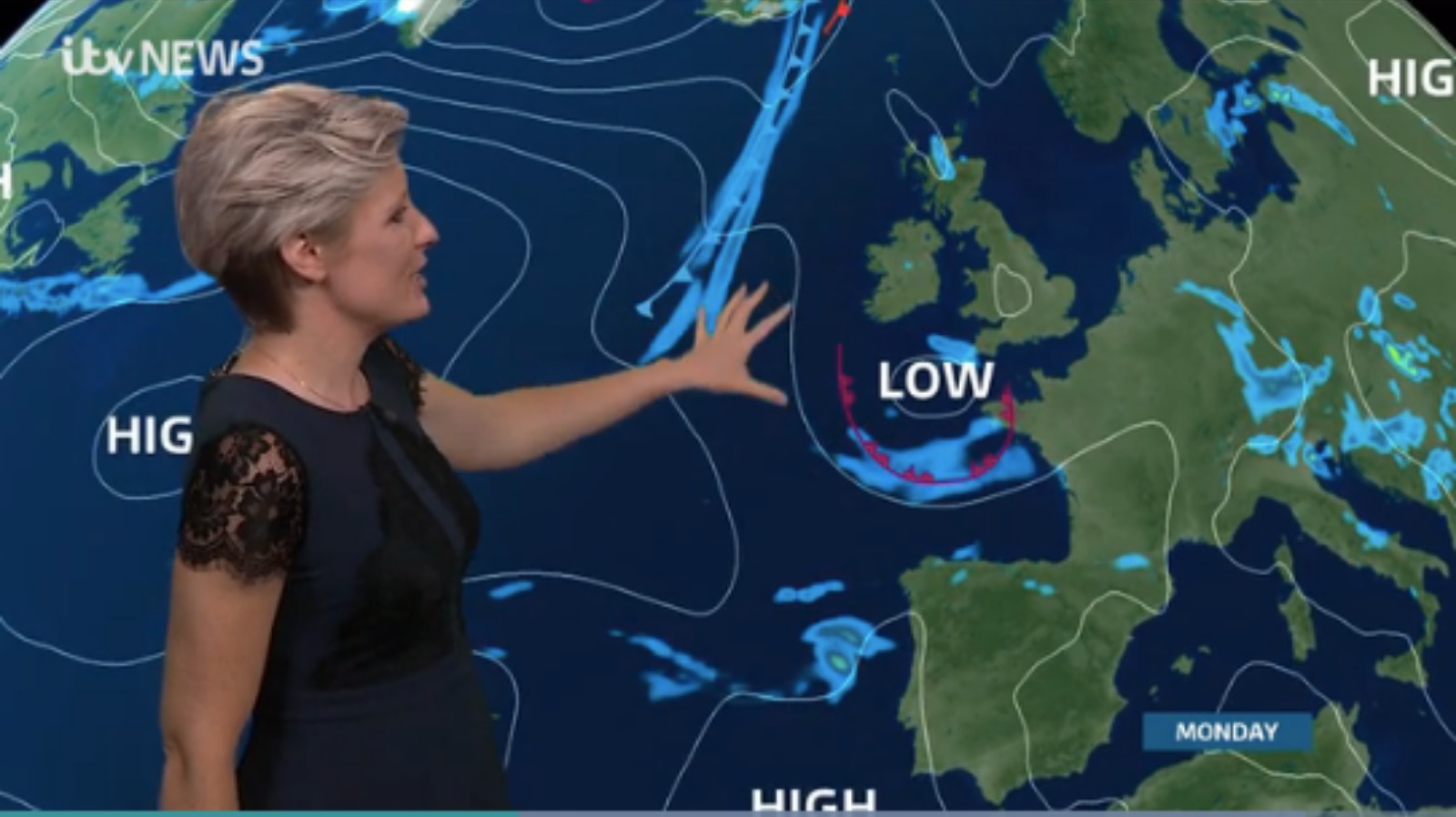 East Midlands Weather: Misty night. Tuesday warm inland, heavy showers ...