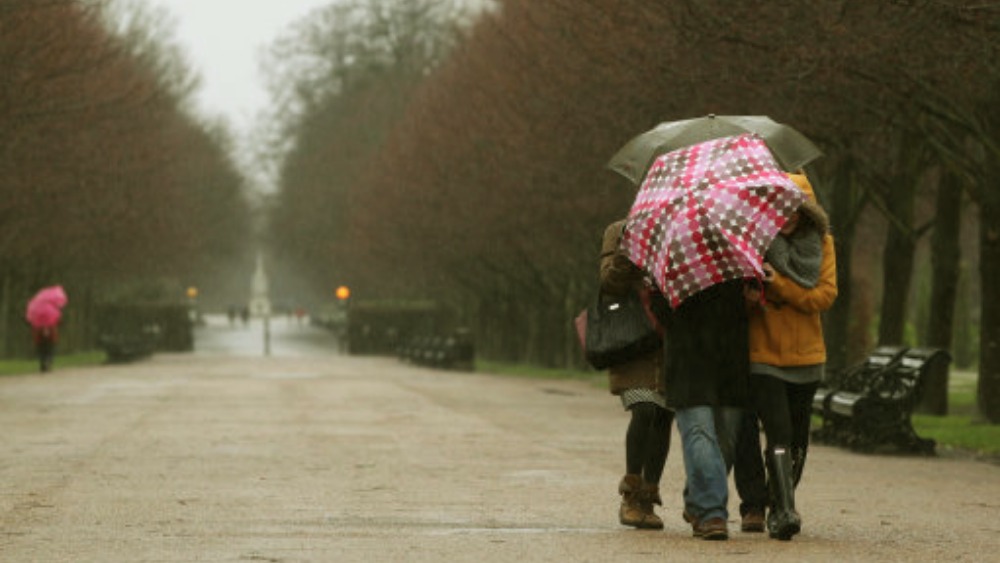 Weather: staying windy with outbreaks of rain | ITV News London