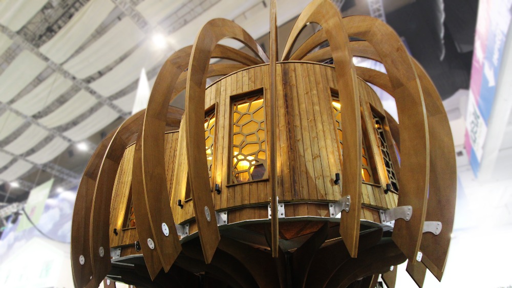 A tour of the luxury treehouse worth half a million | ITV News London