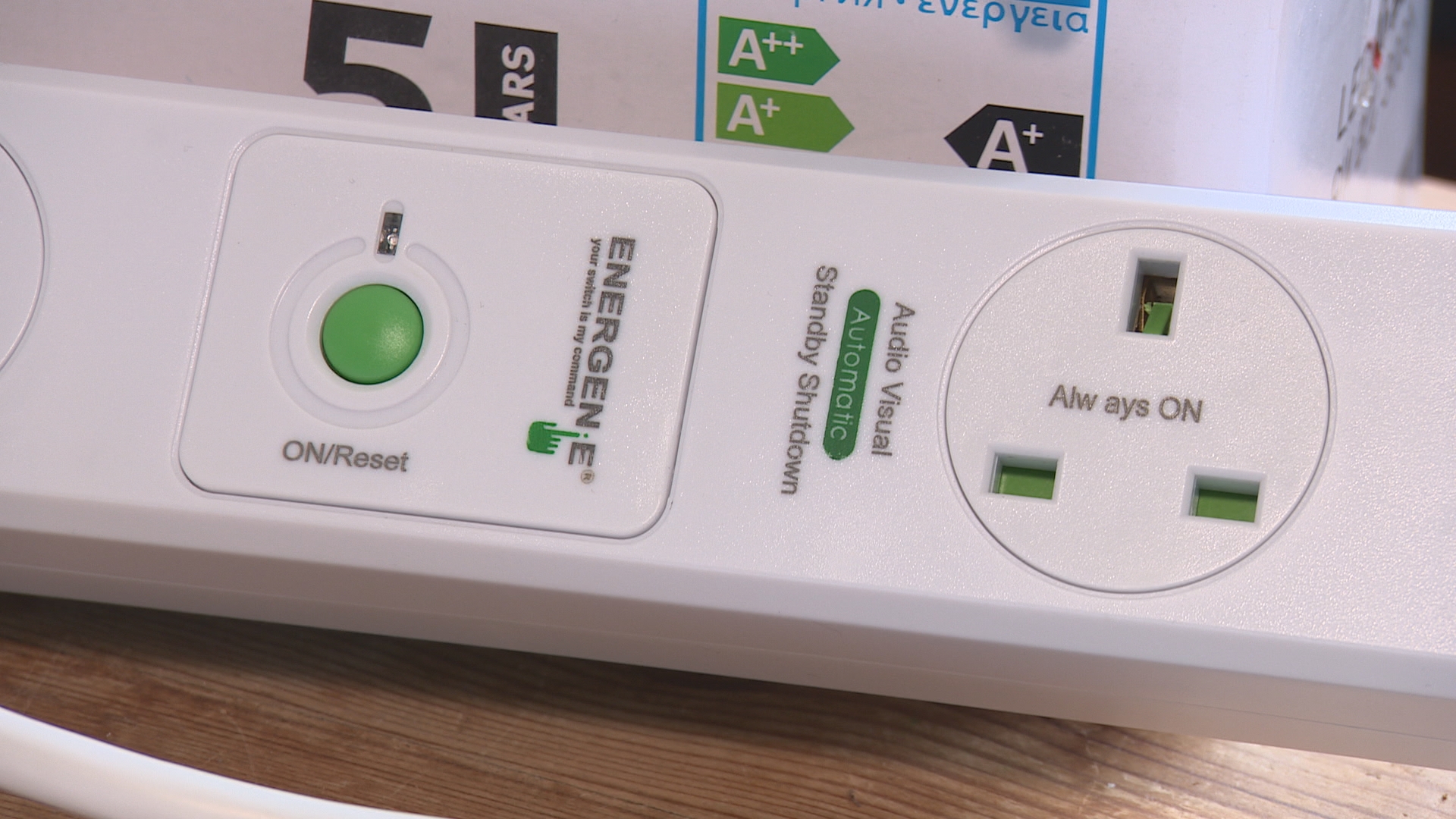 Smart plugs, better bulbs and foam strips: simple energy-saving methods ...
