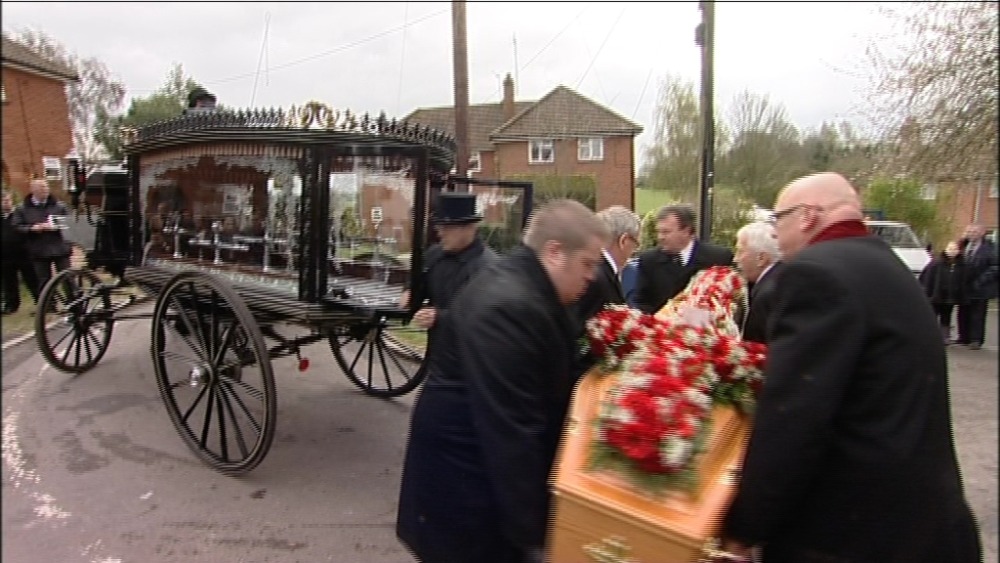 Traditional Romany funeral | ITV News Meridian
