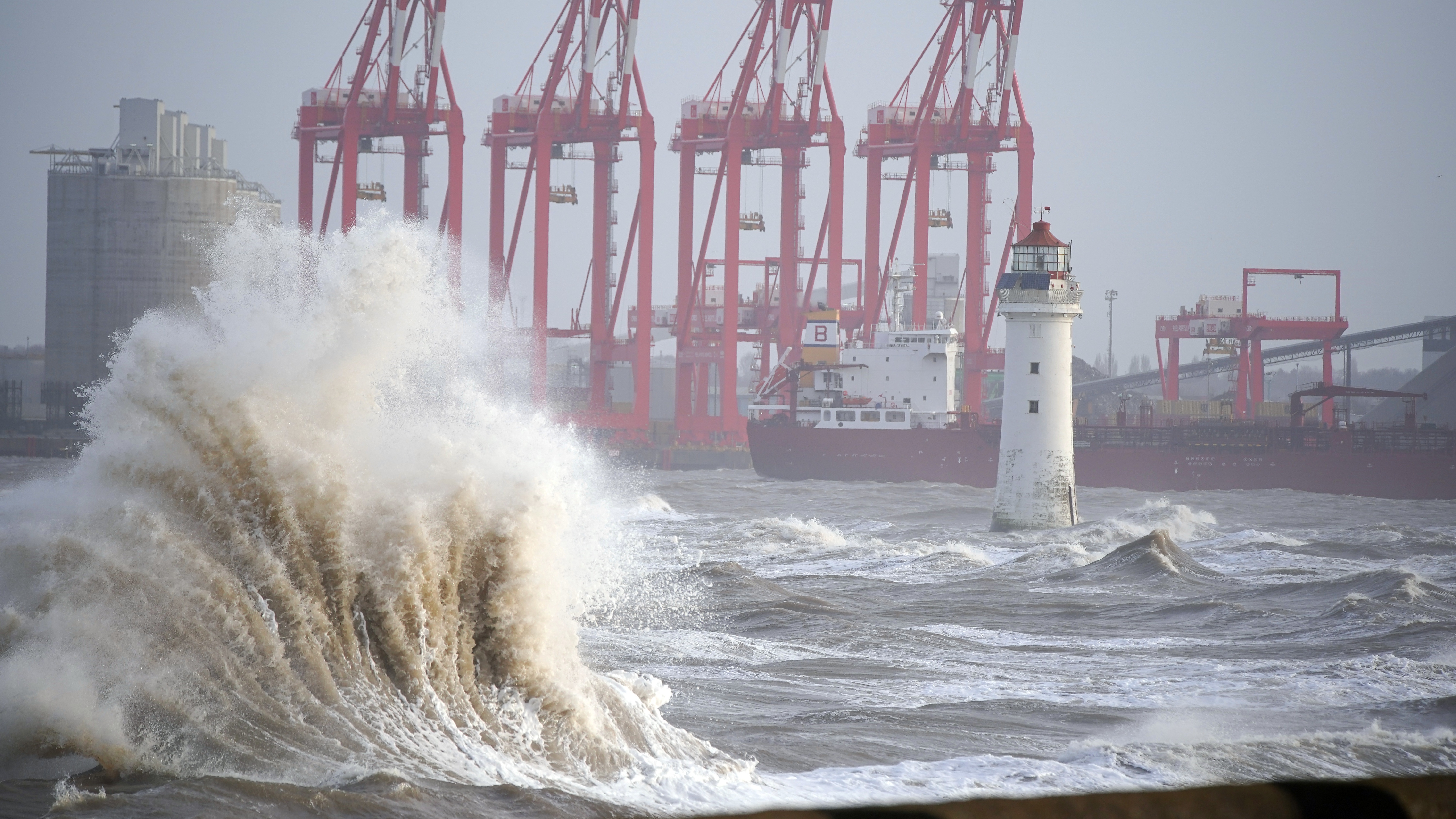 Yellow weather warning issued as Storm Kathleen moves in on Saturday ...