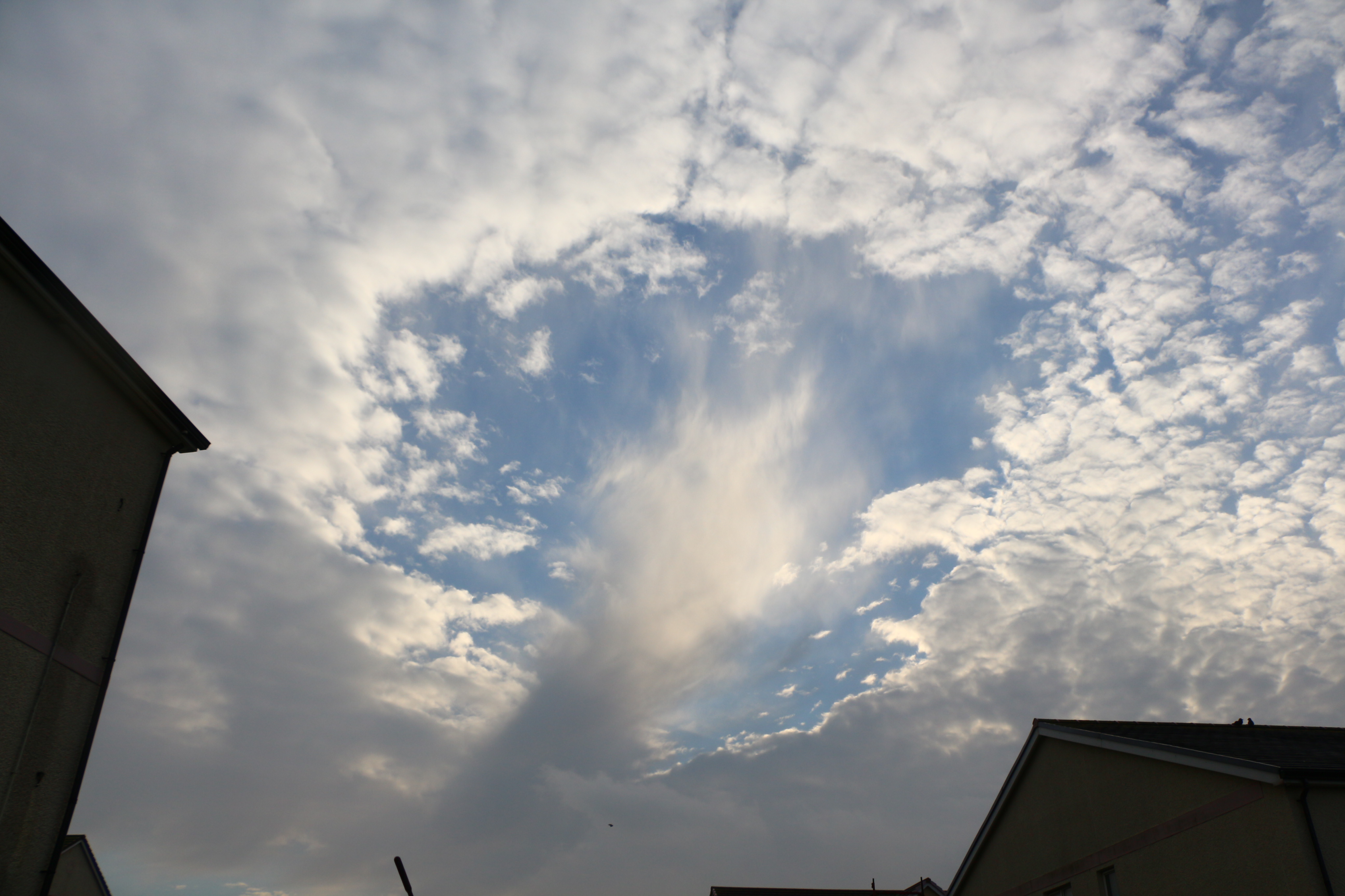 Fall Streak: A Hole in the Clouds. What causes this strange phenomenon ...