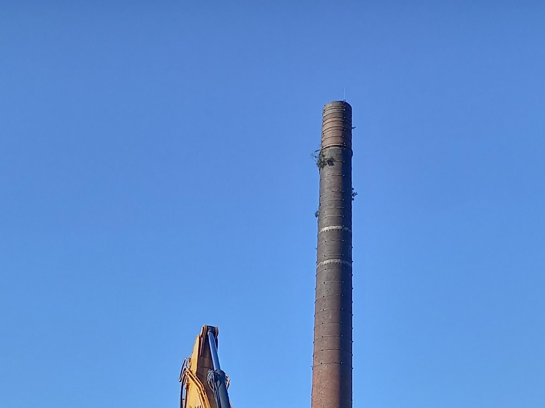 Moment landmark Hartford Mill Chimney in Oldham demolished to make way ...