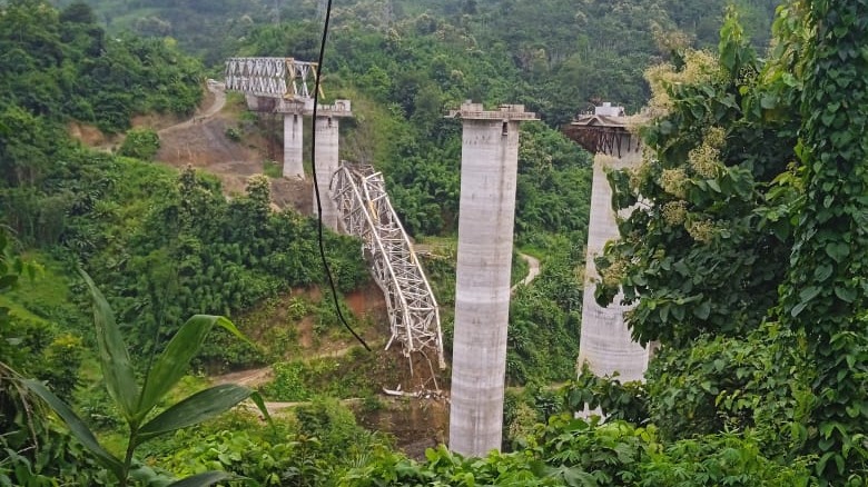 India: At least 26 dead after under construction bridge collapses | ITV ...