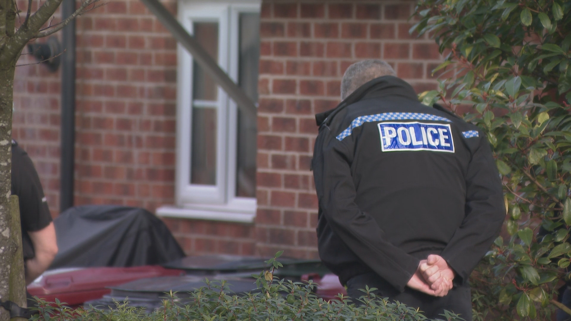 Three people arrested after man stabbed during robbery in Reading | ITV ...