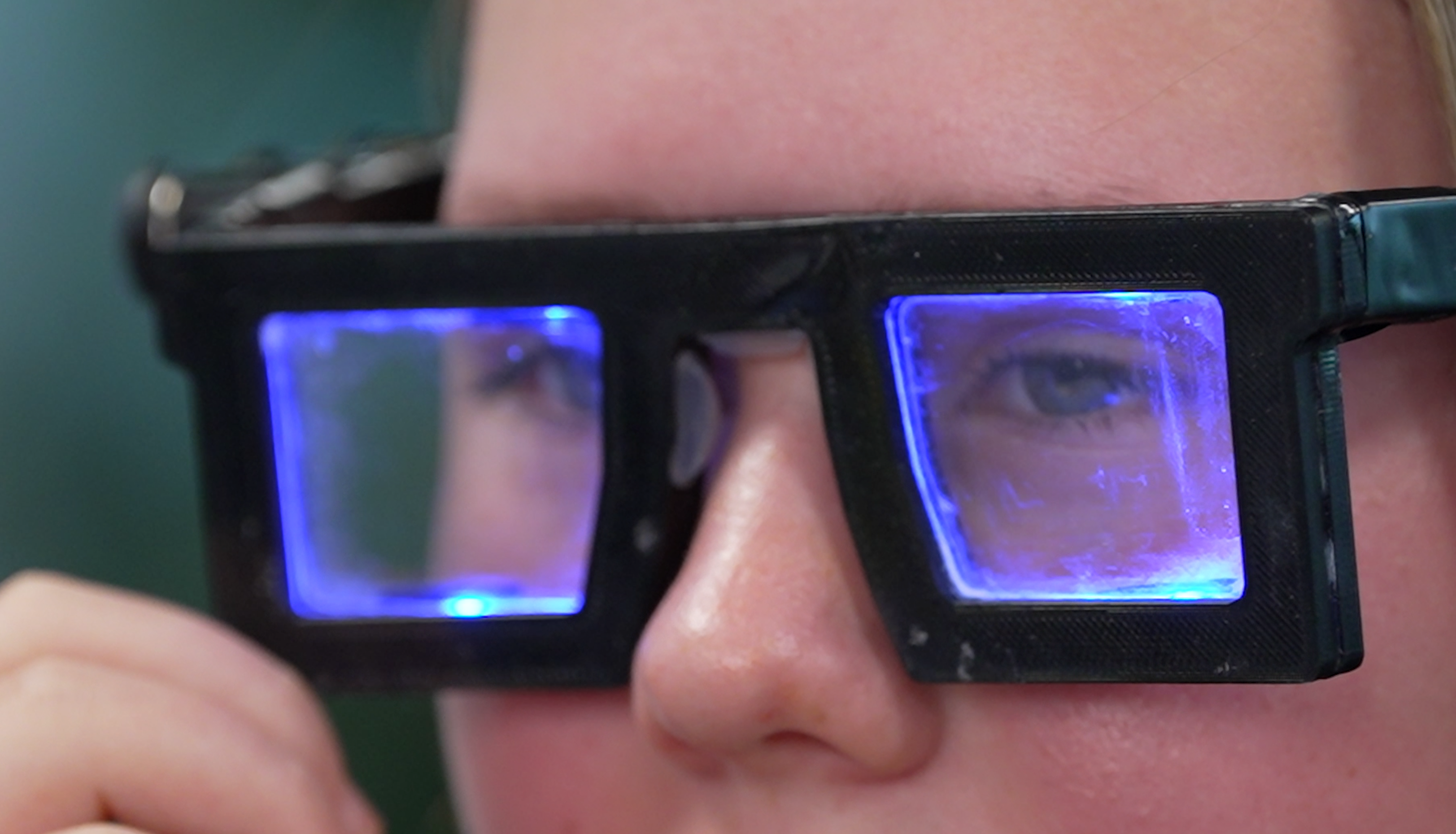 Easy readers - the 11 year old from Salford who's electric glasses ...