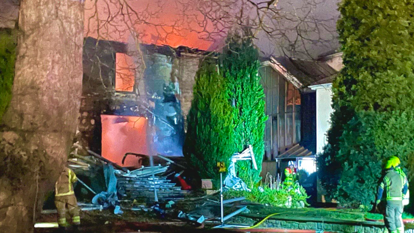 Fire crews battle huge fire at derelict nursing home in Worksop | ITV ...