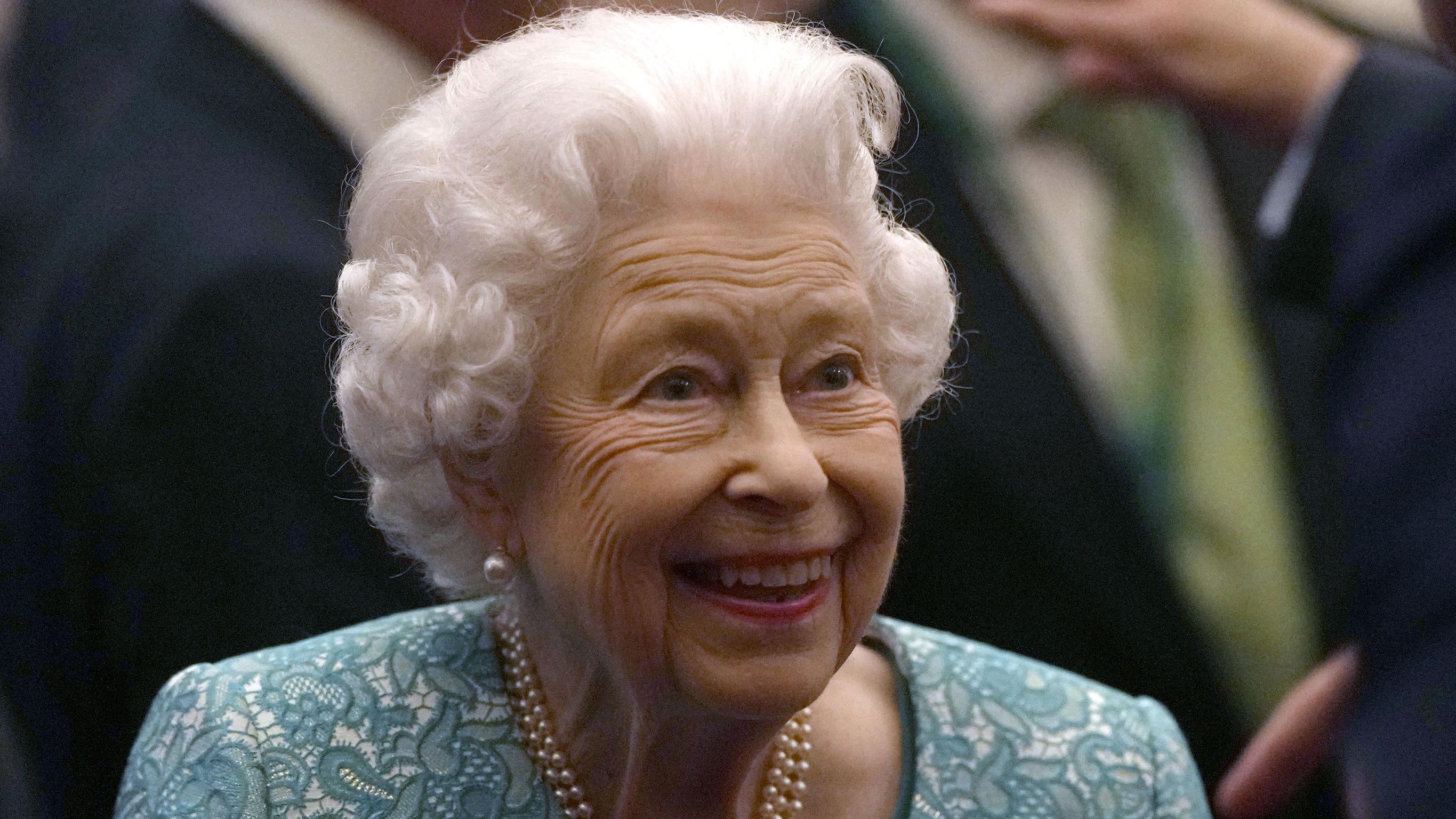 Queen cancels plans to celebrate Christmas at Sandringham and will stay ...
