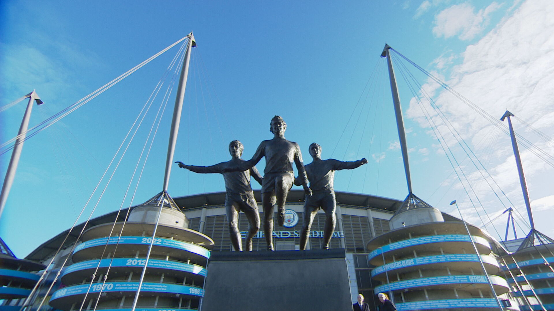 Manchester City unveil bronze statue of legendary players Colin Bell ...