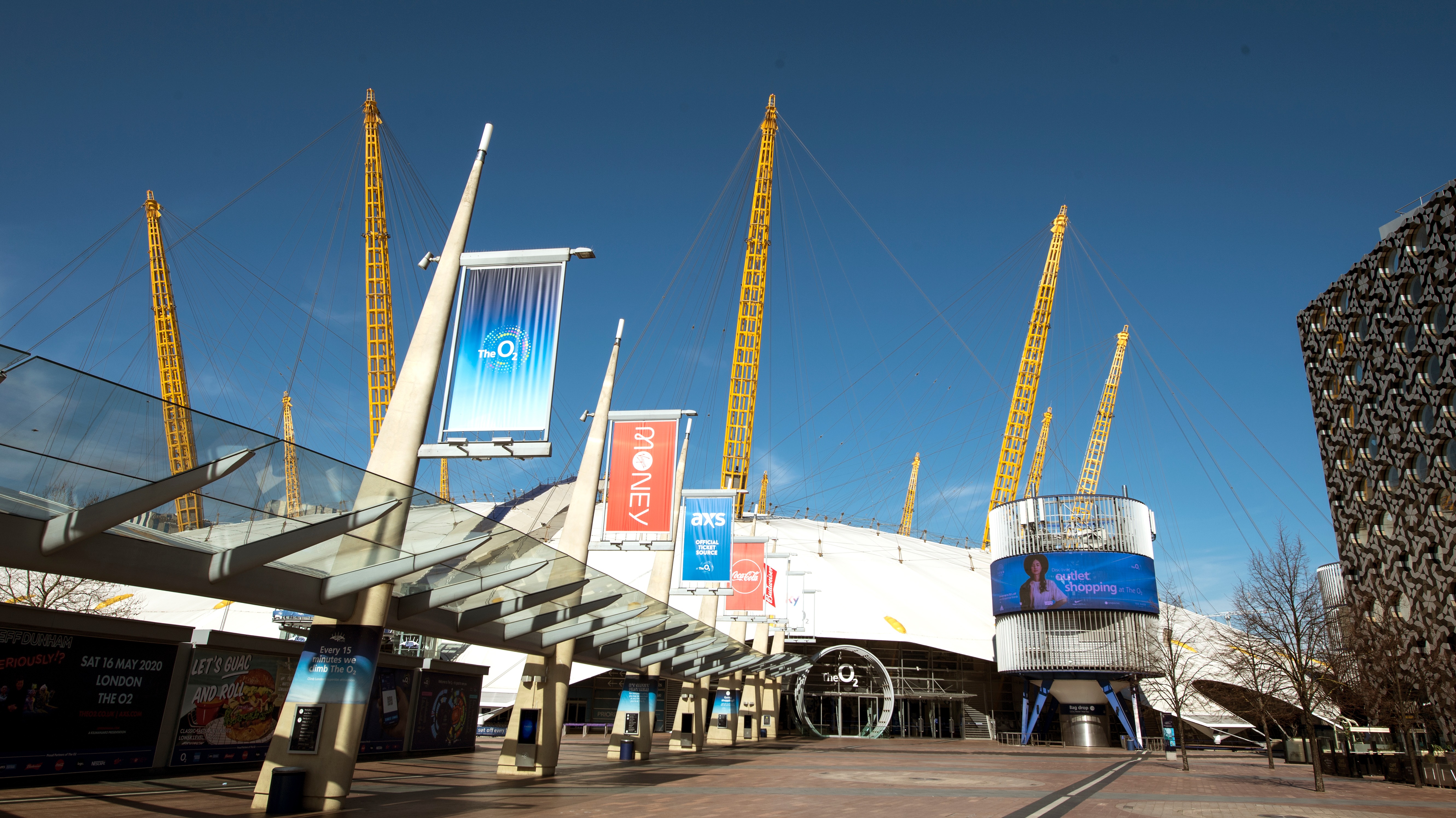 'Left to twist in the wind!' Squeeze singer slams government ahead of ...