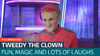 Inside Giffords Circus: Tweedy the Clown - Latest From ITV News