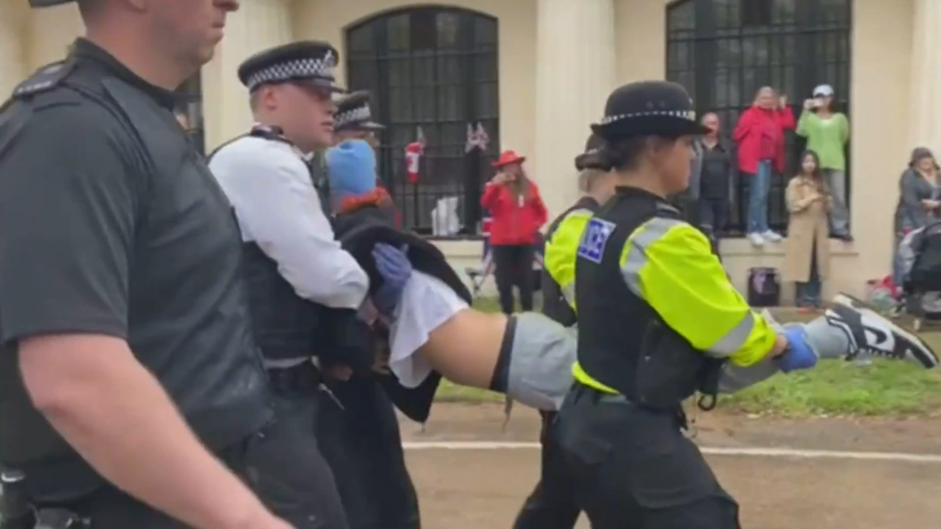 'This is a dystopian nightmare:' Met make 52 arrests amid protests ...