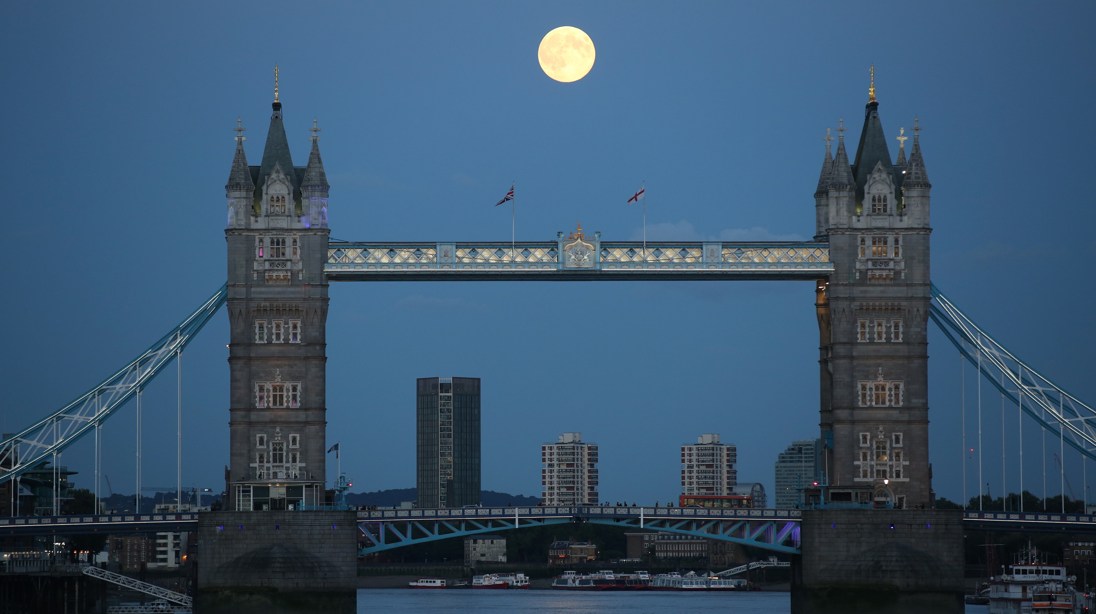 Supermoon in pictures as it lit up London last night | ITV News London