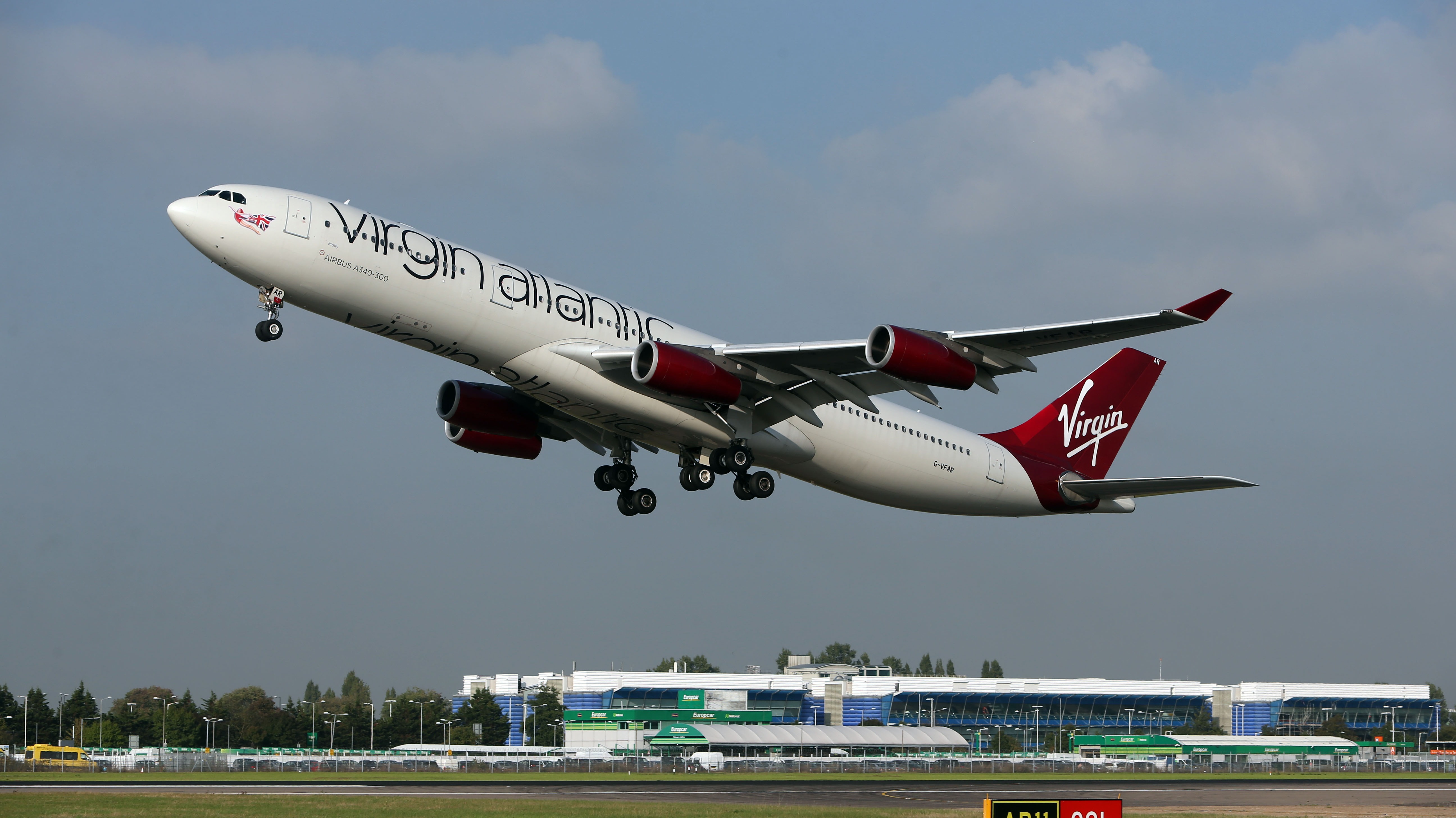 'Out of control' passenger forces plane to make U-turn | ITV News London