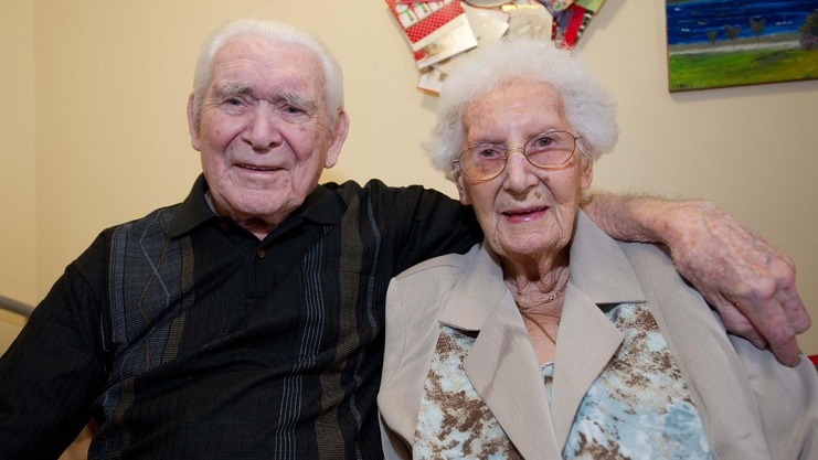 Couple die within hours of each other on 76th wedding anniversary | ITV ...