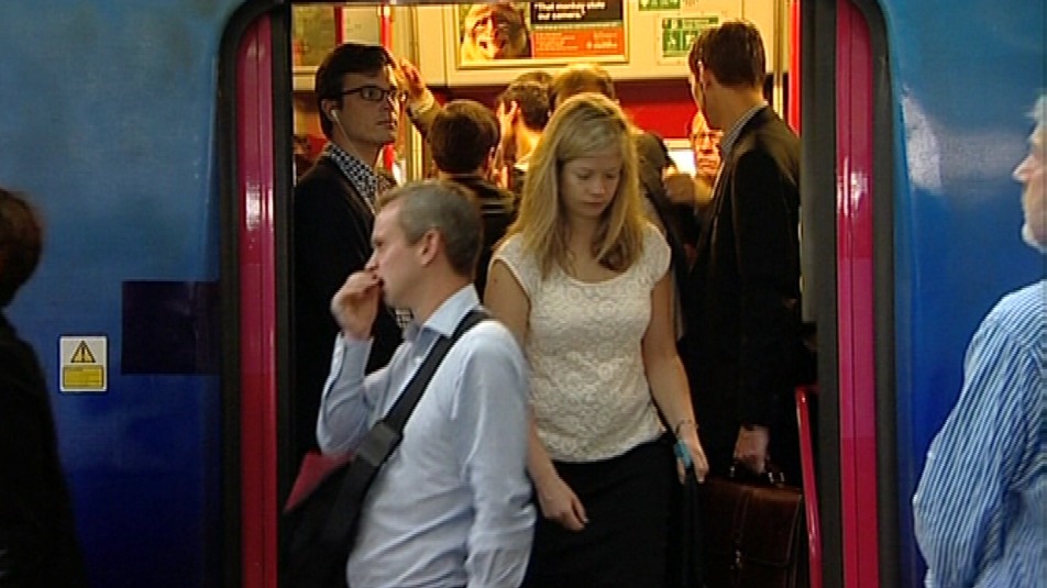 New rail operator takes over First Capital Connect services | ITV News ...