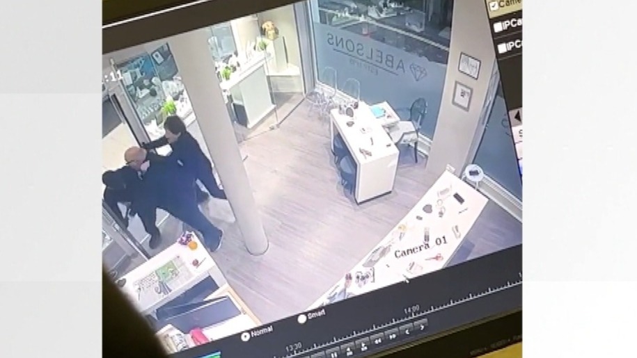 Grandad dubbed 'Tyson Fury' after confronting hammer-wielding robber in ...