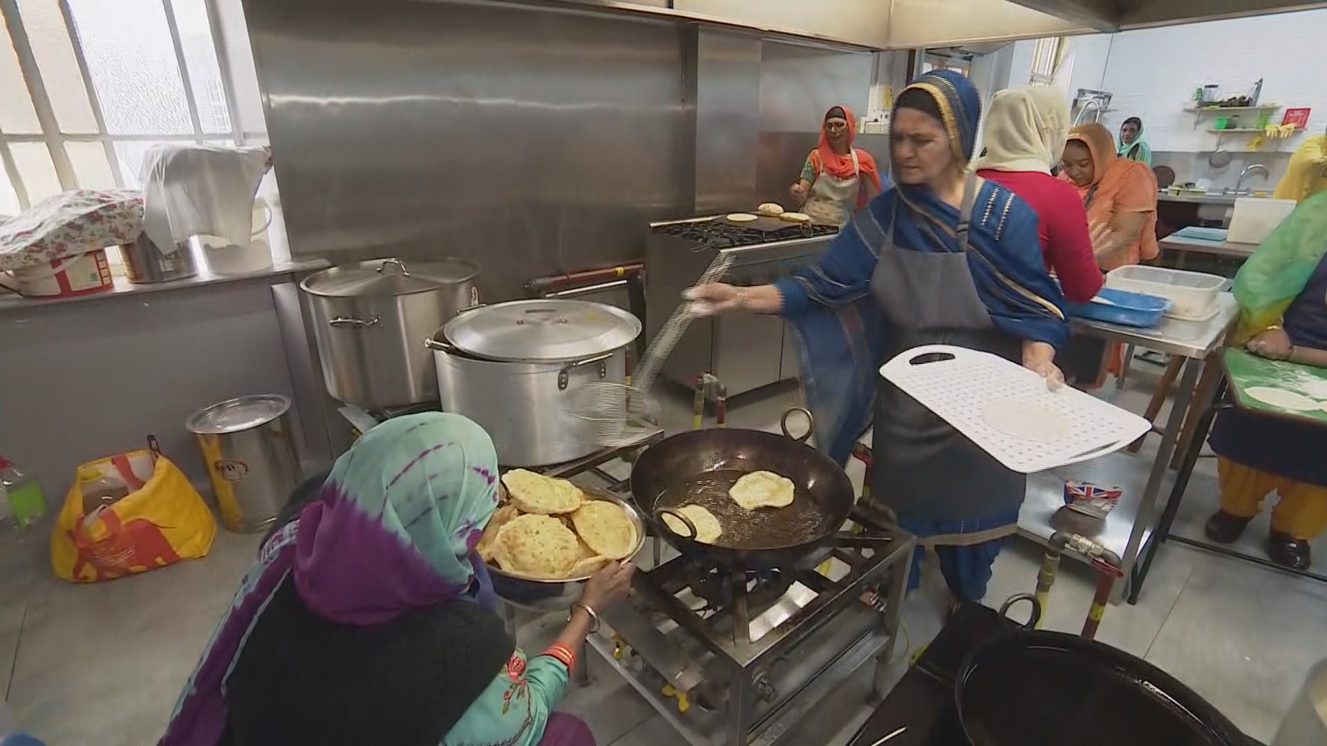 Volunteers at Southampton Gurdwara cooking since 6am to prepare for ...