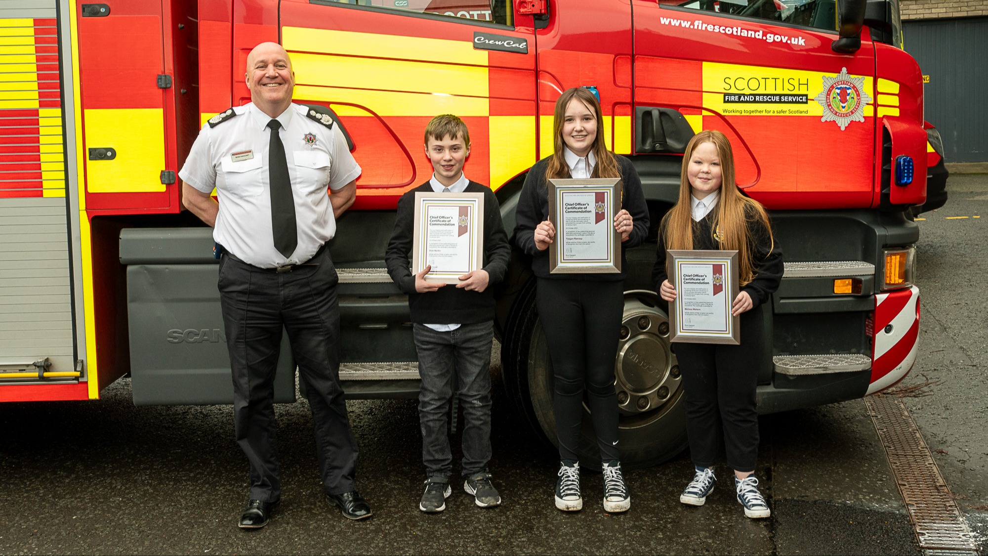 Scottish school kids hailed by fire chief as they receive bravery award ...