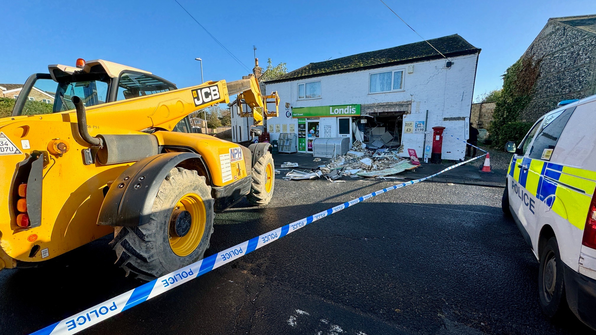 Ram-raid gangs roaming Cambridgeshire failed in two more attempts ...