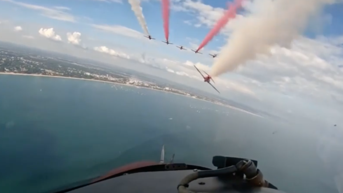 Red Arrows: Incredible video shows view from cockpit at Bournemouth Air ...