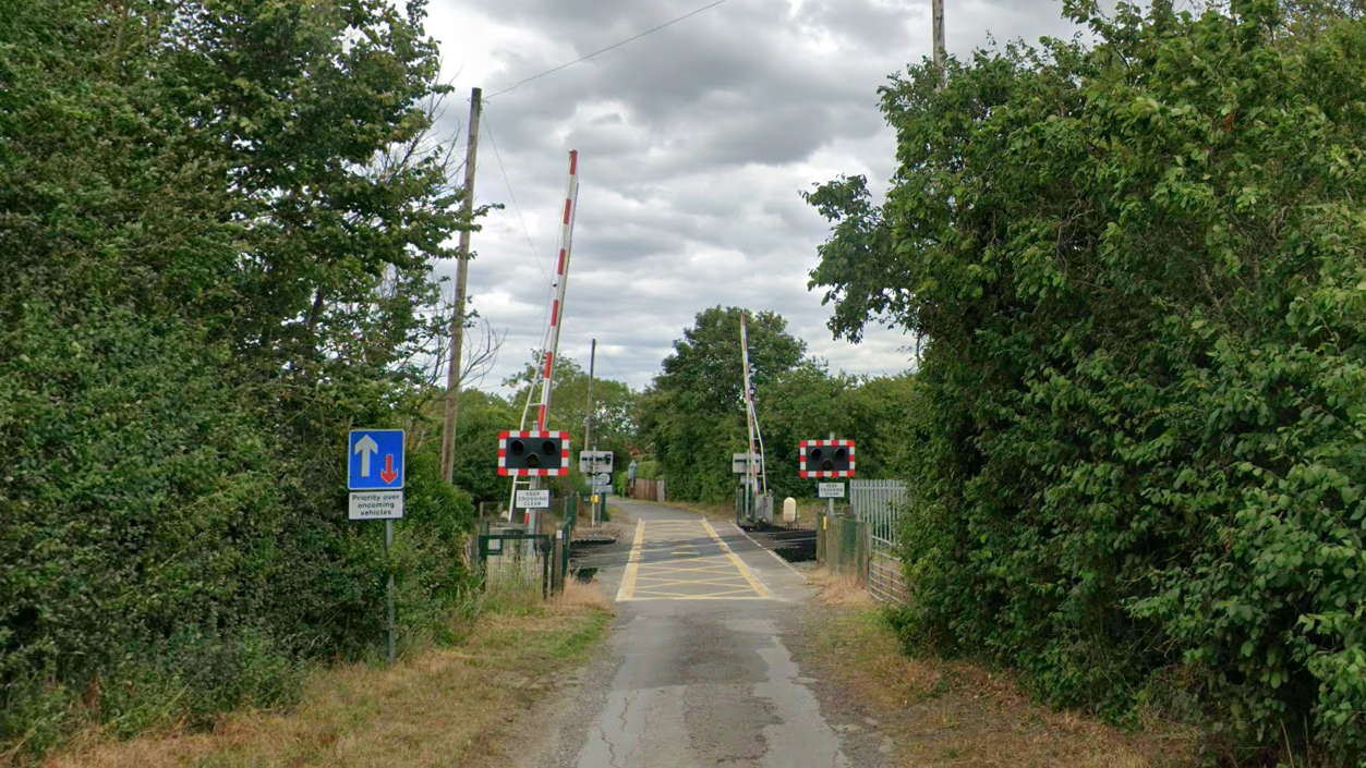 Police appeal after multiple dogs hit at Saxilby level crossing | ITV ...