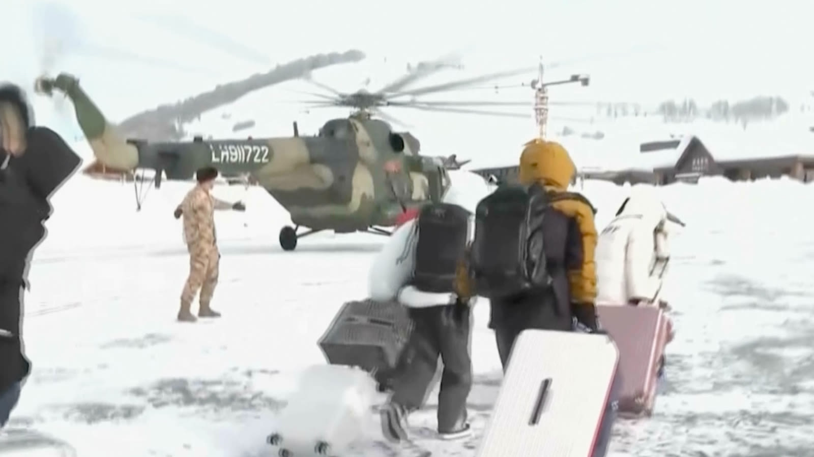 Evacuation underway for tourists after multiple avalanches trap 1,000 ... Evacuation underway for tourists after multiple avalanches trap 1,000 ...