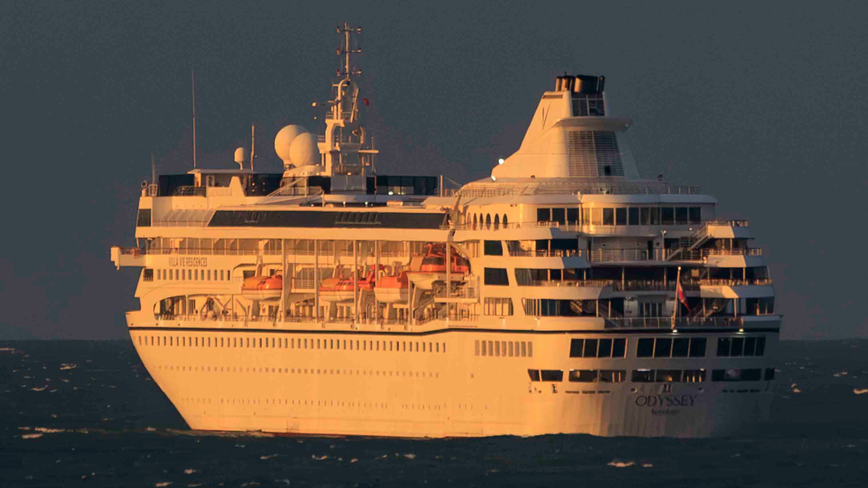 Cruise ship remains in Belfast Lough after leaving harbour | UTV | ITV News