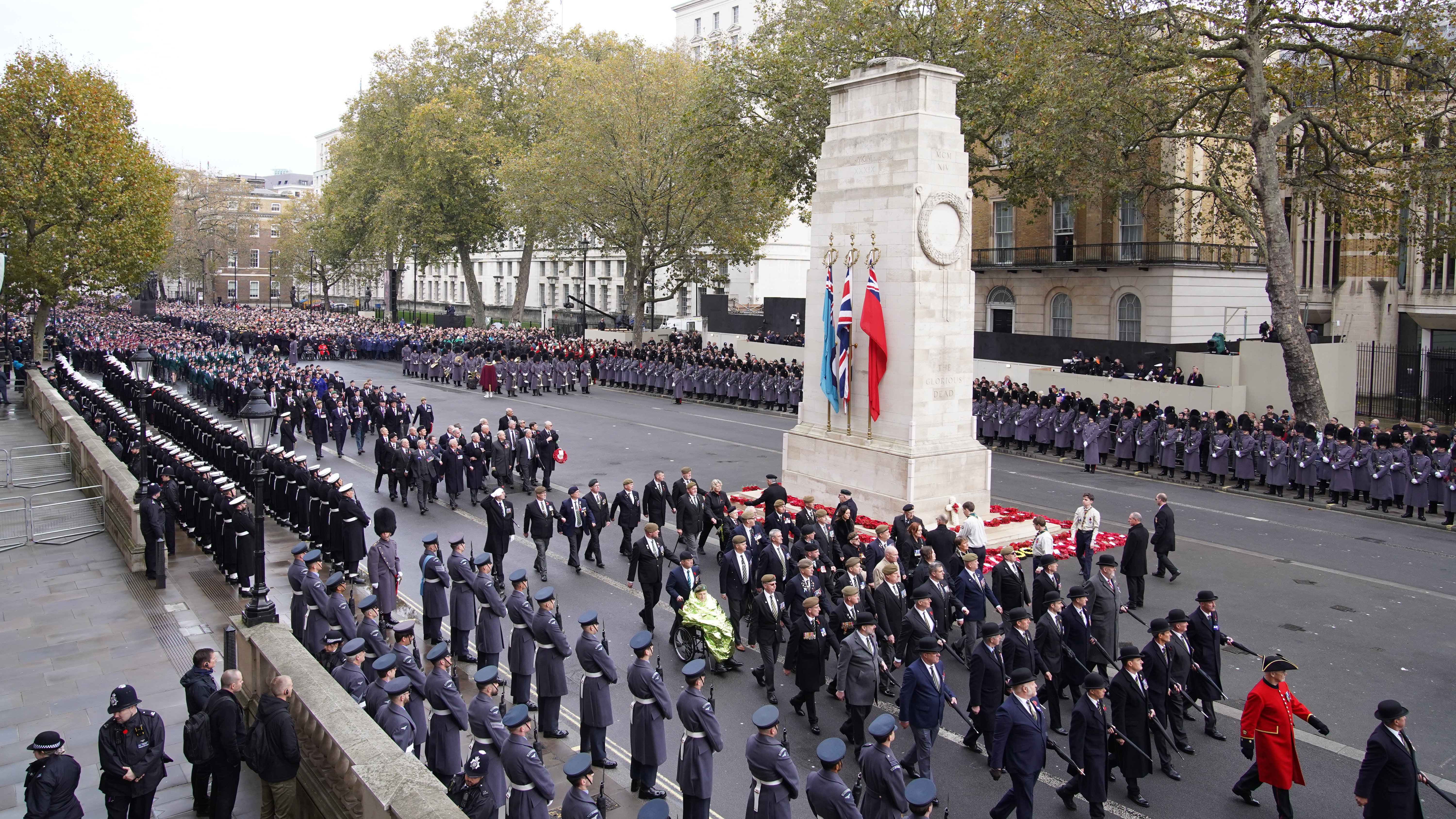 In Pictures: Nation pays tribute to war dead on Remembrance Sunday ...