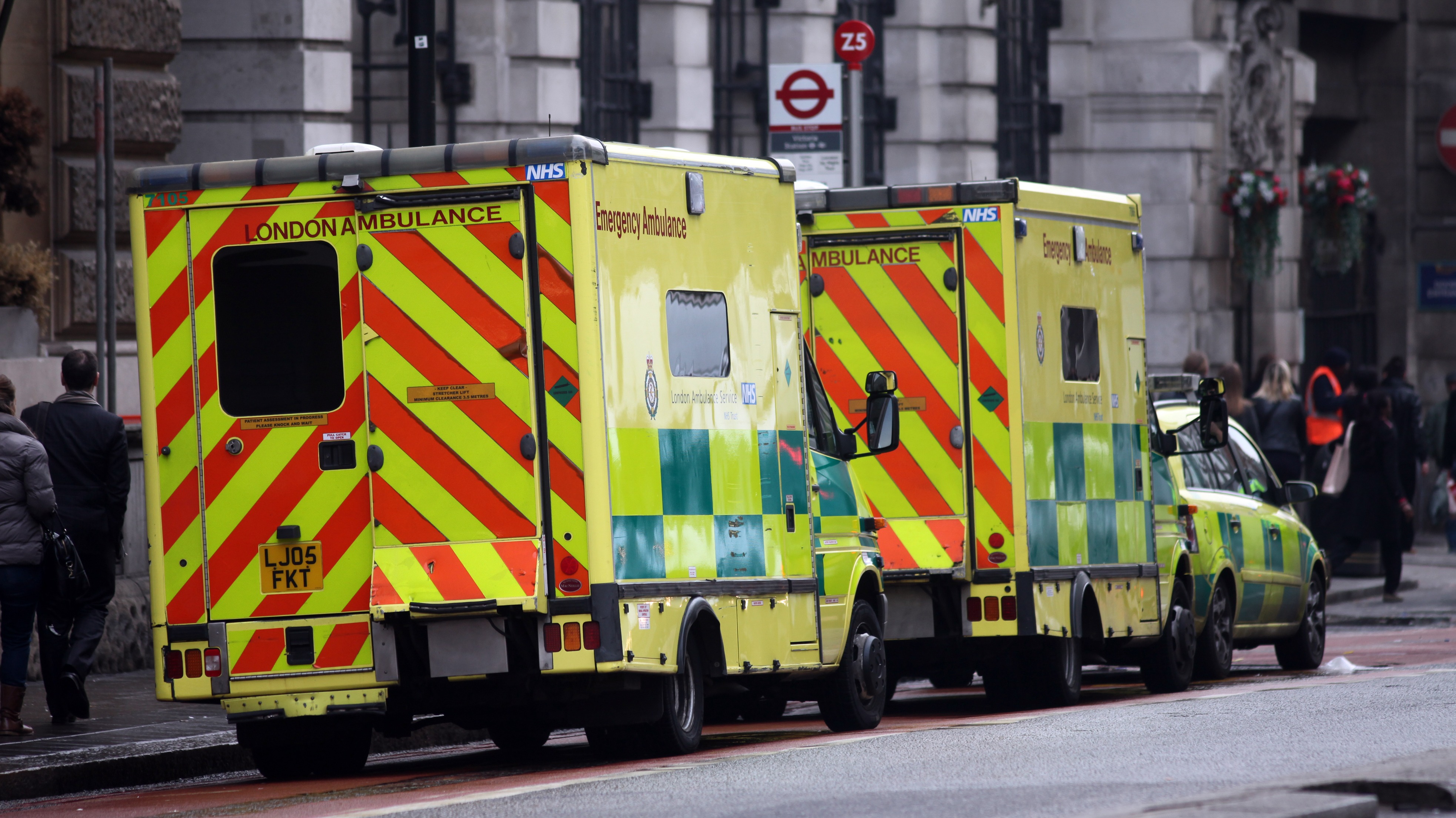 London Ambulance Service hires 180 paramedics from Australia and New ...