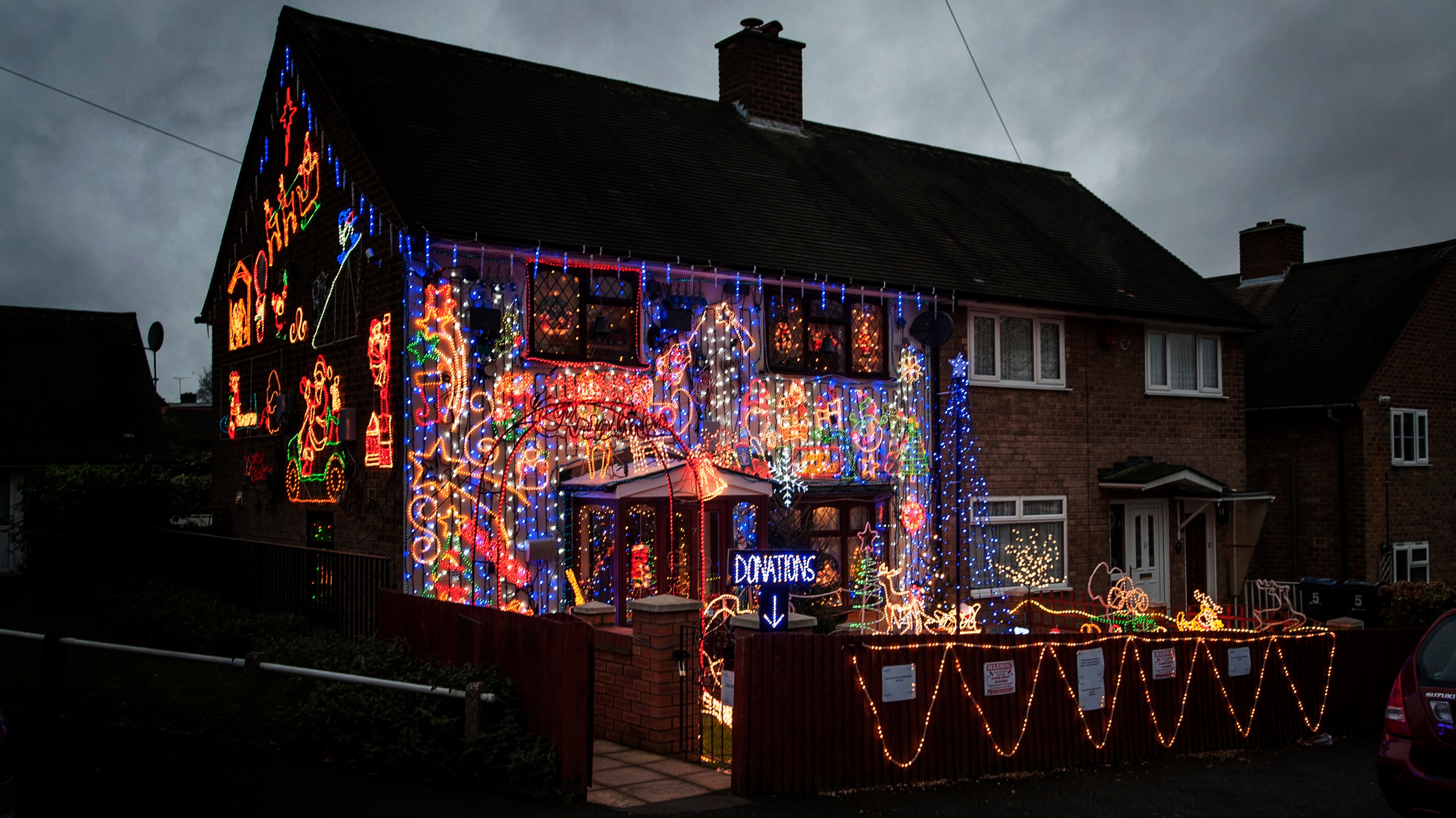 Christmas lights house display raising money for charity | ITV News Central