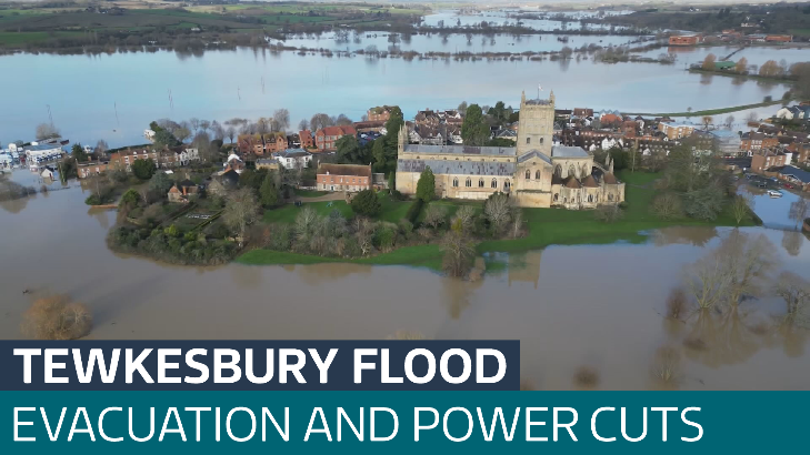 Heavy rain brings more flooding in Gloucestershire - Latest From ITV News