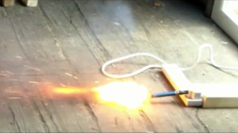 Dramatic video shows E-Cigarette bursts into flames in just 35 minutes ...