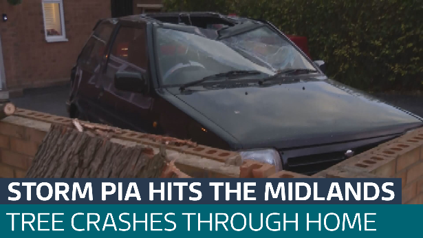 Storm Pia hits the Midlands - Latest From ITV News