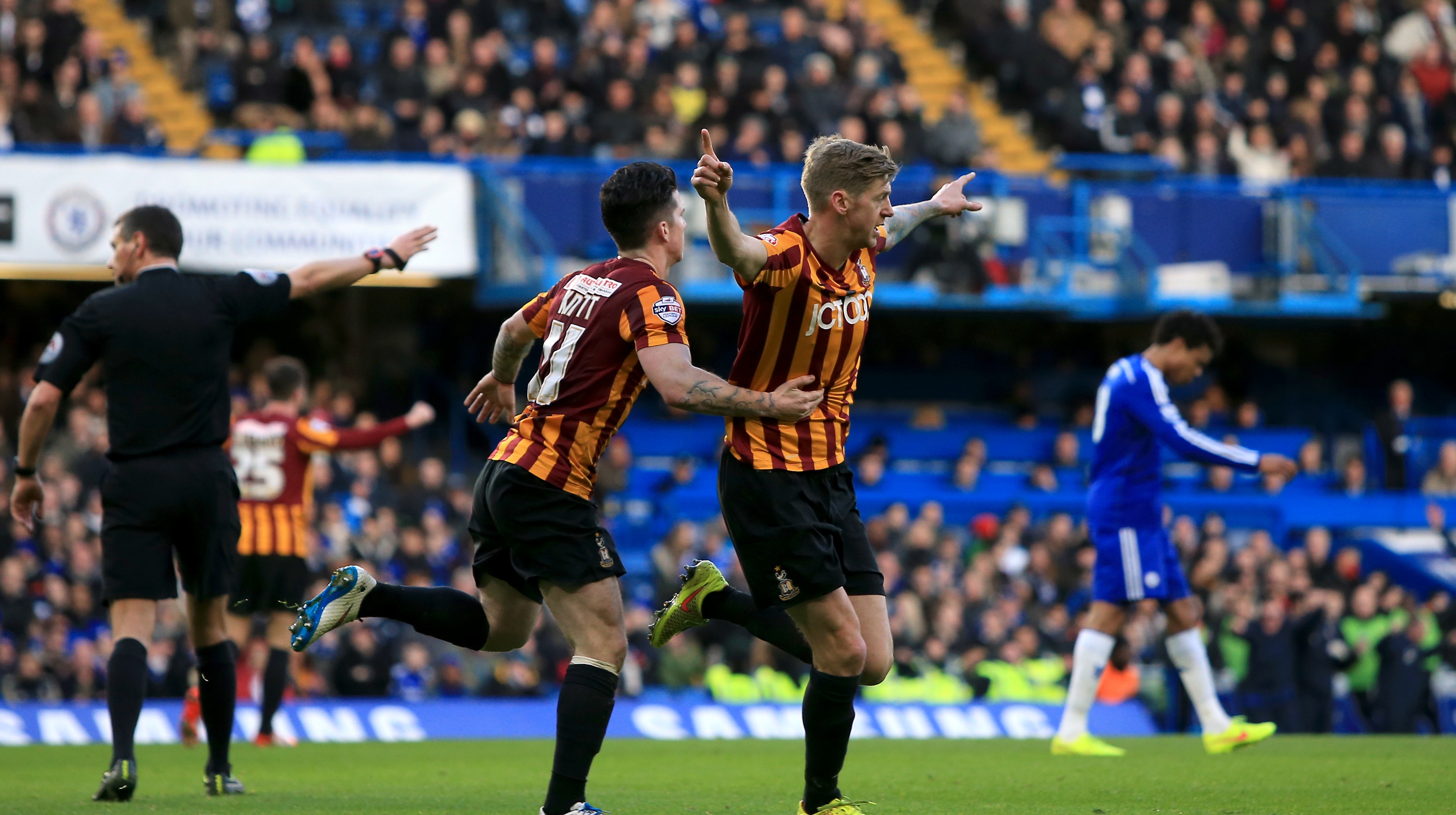 Report: Bradford come back to shock Chelsea in Cup | ITV News