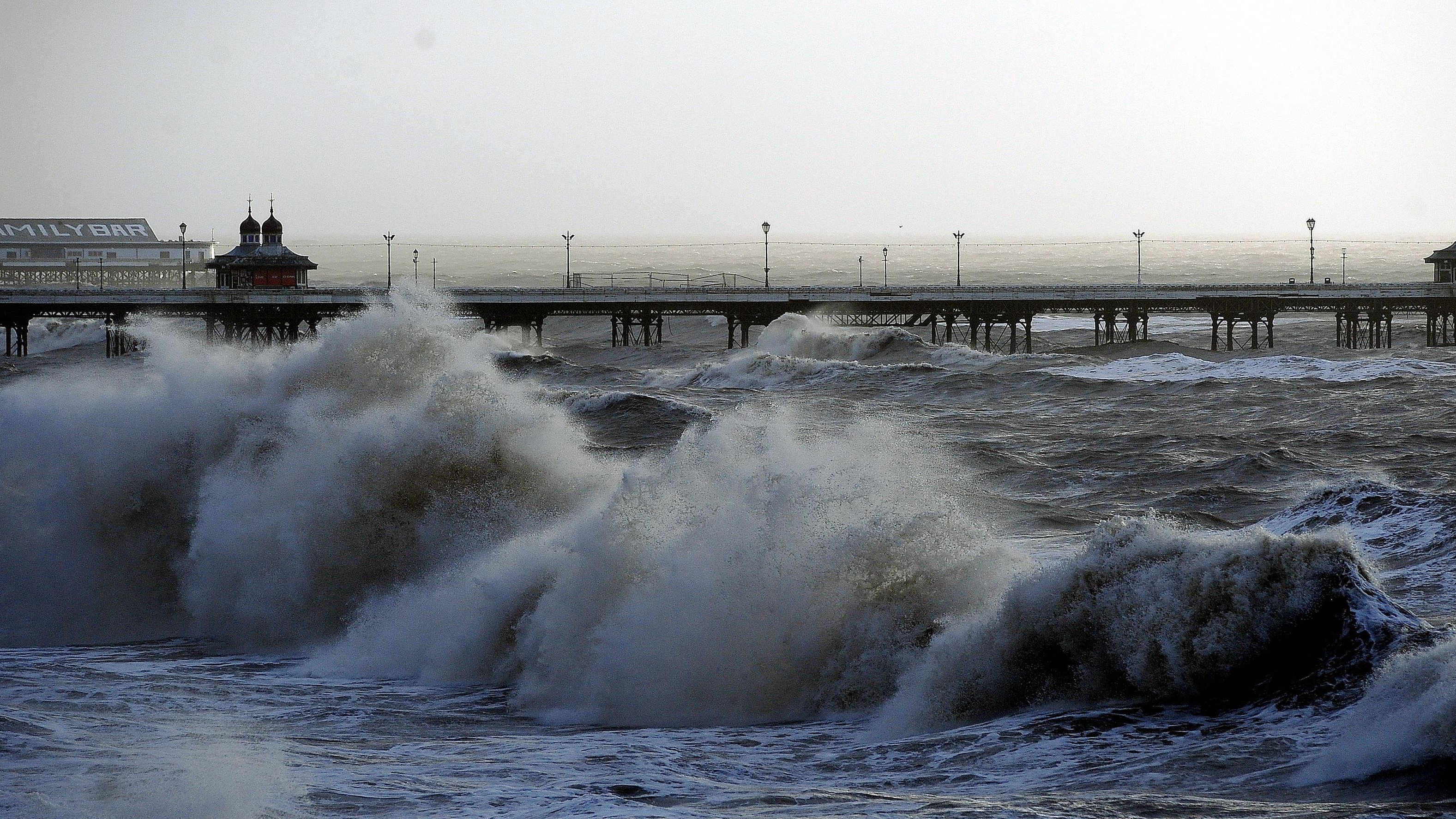 Coastal areas warned to brace for strong winds and high tides | ITV News