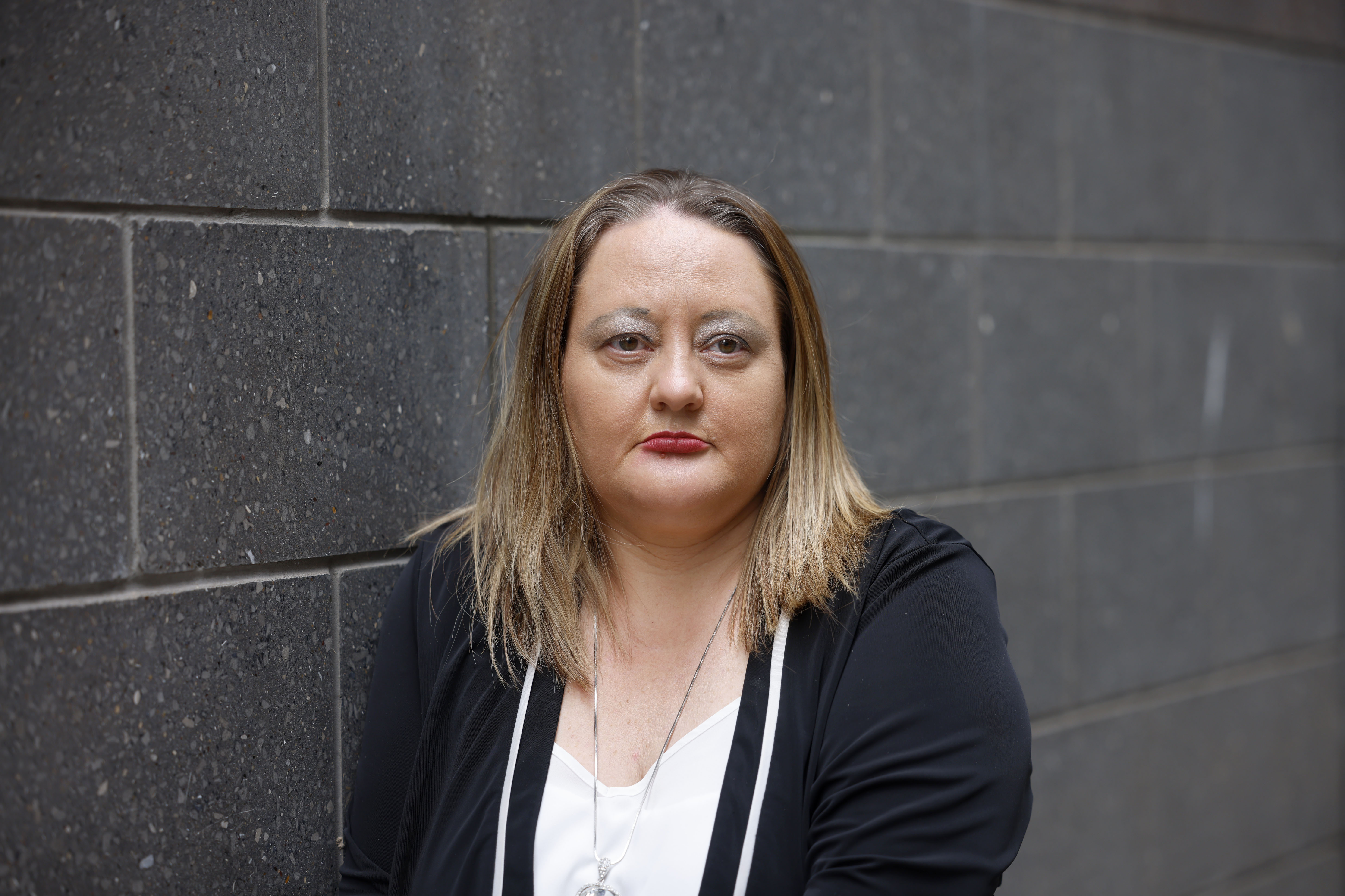 Woman given £40,000 after she claims police 'barged' into her home and ...