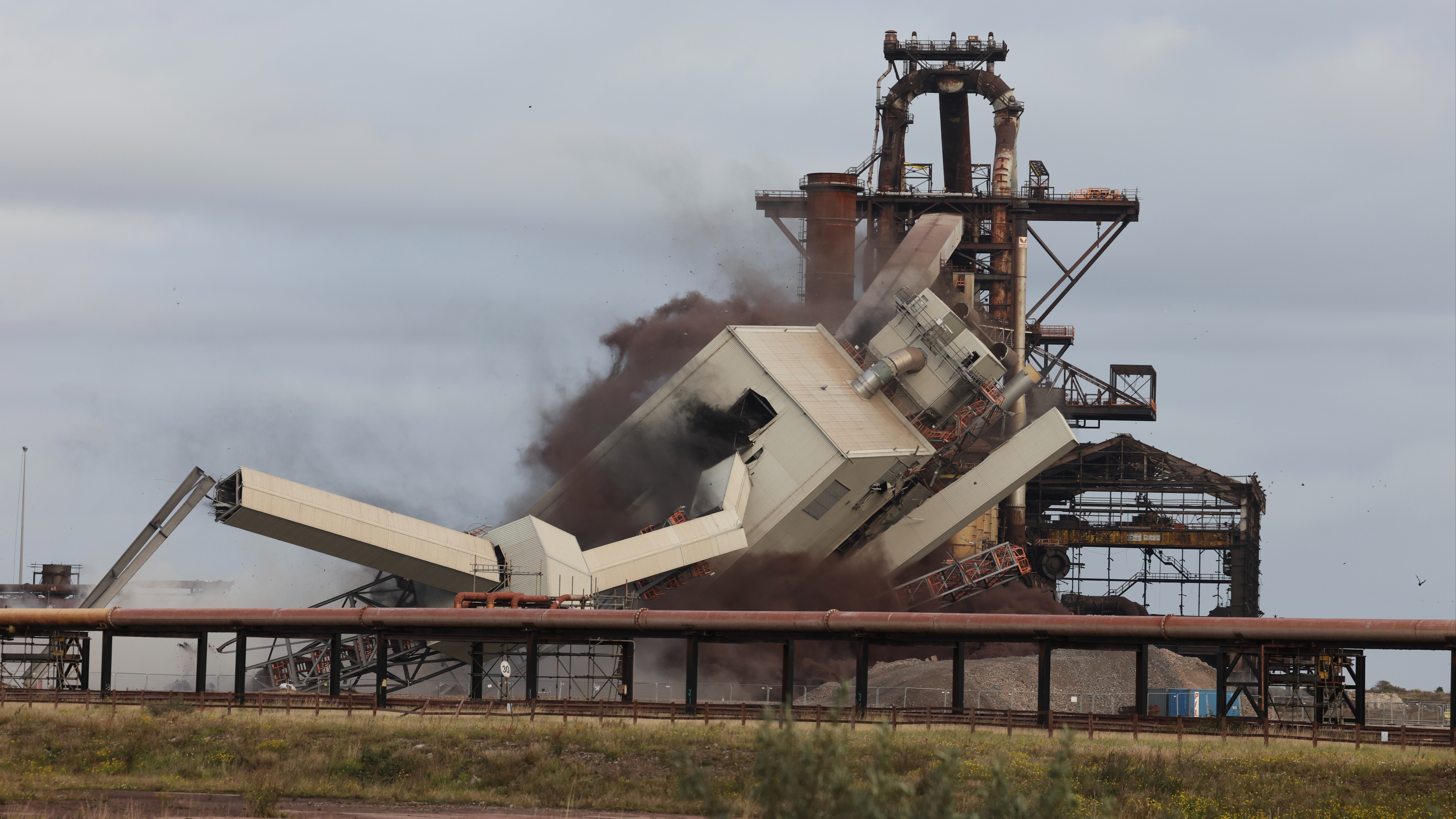 Watch the moment Redcar coal plant demolished on Teesworks site | ITV ...