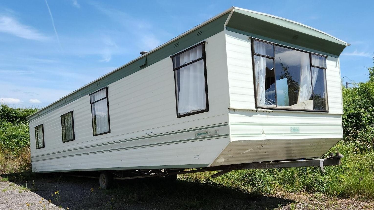 Caravan abandoned near East Hanney causes headache for council as it ...