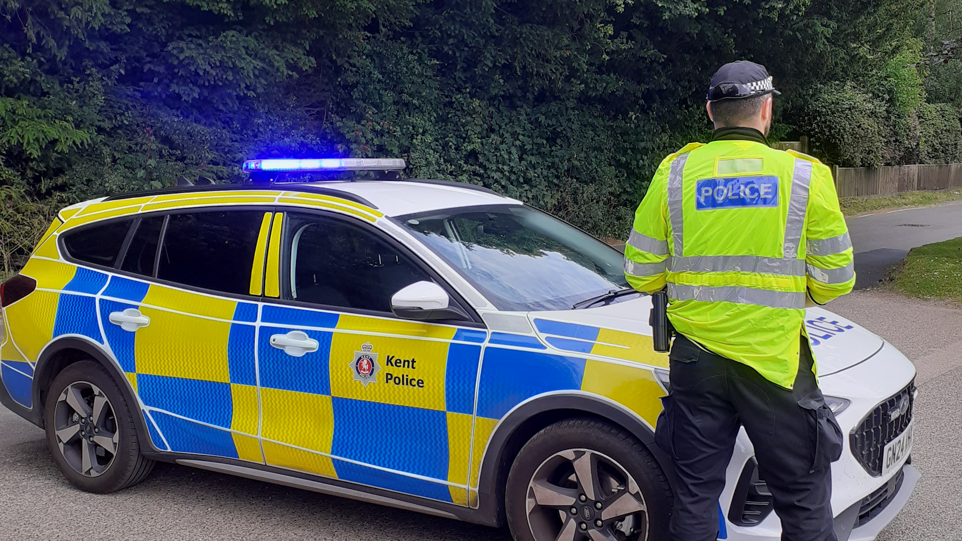 Police issue 'do not approach' warning in hunt for cyclist following ...