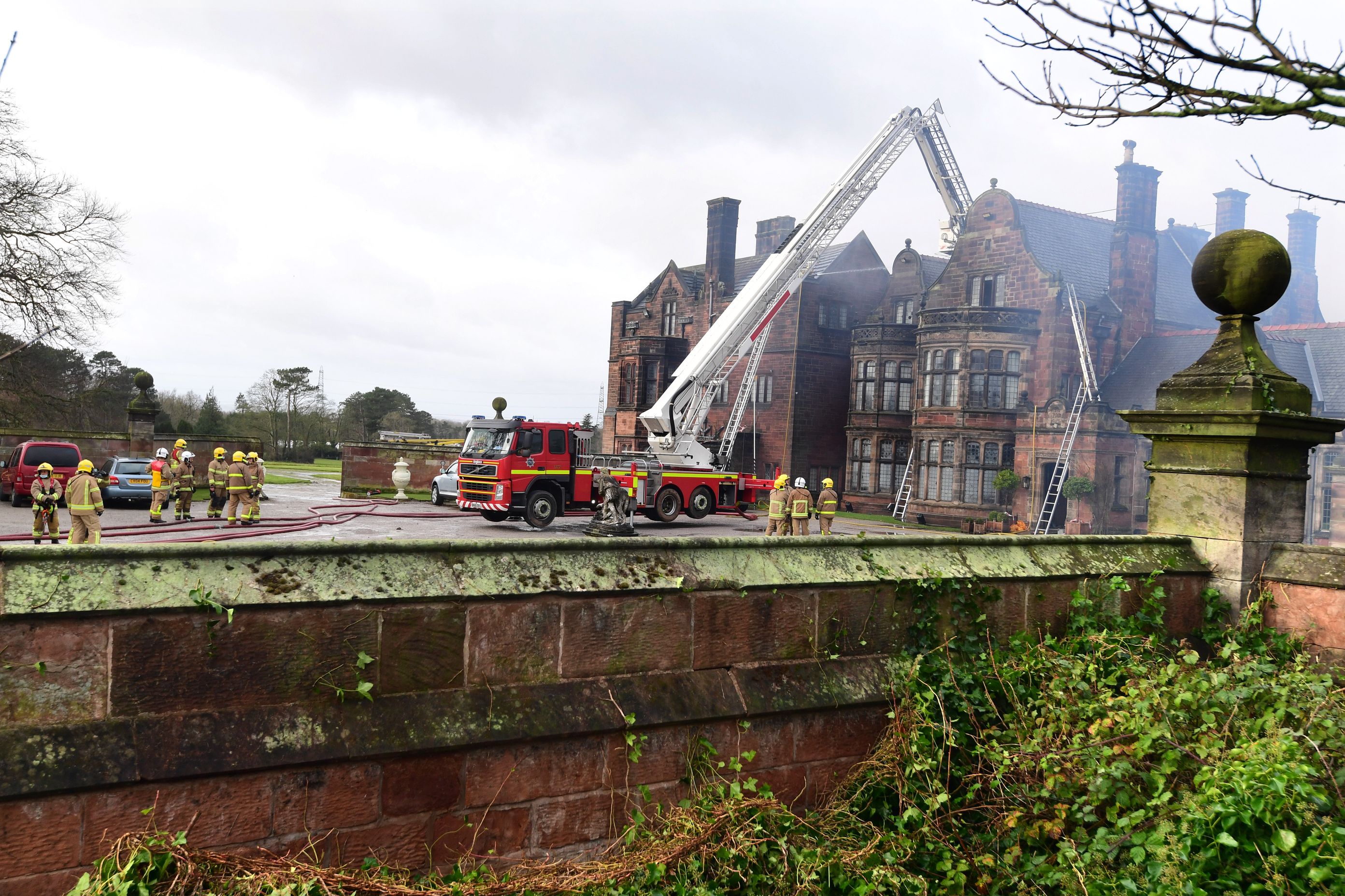 Wedding goers rescued after fire breaks out at Grade II listed Thornton ...